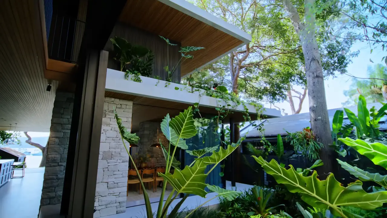 A Modern Brazilian house (Tour) That'll Make You Go WOW!